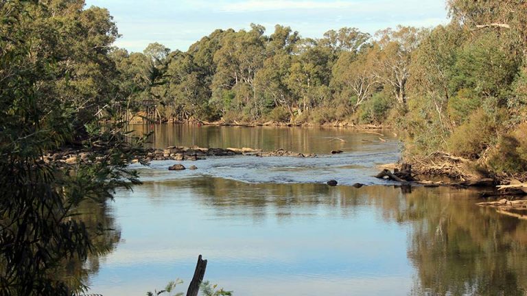 Travel guide to Woodend, Victoria: things to do, accommodation, attractions