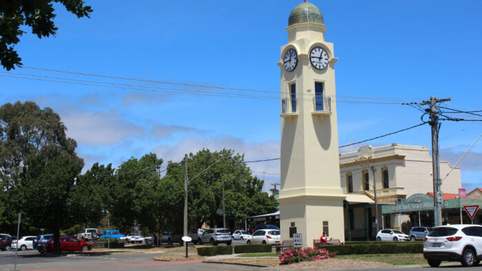 Travel guide to Woodend, Victoria: things to do, accommodation, attractions