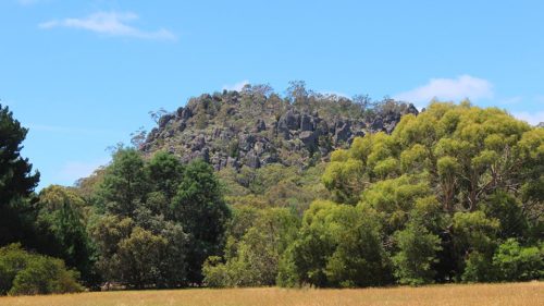 Travel guide to Woodend, Victoria: things to do, accommodation, attractions