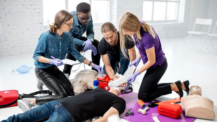 Why is it worth knowing first aid? - SHE DEFINED