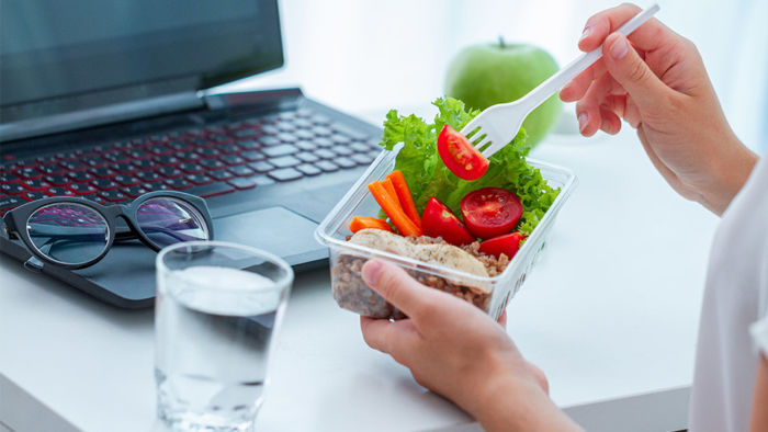 4 ways to balance health with a busy career - SHE DEFINED