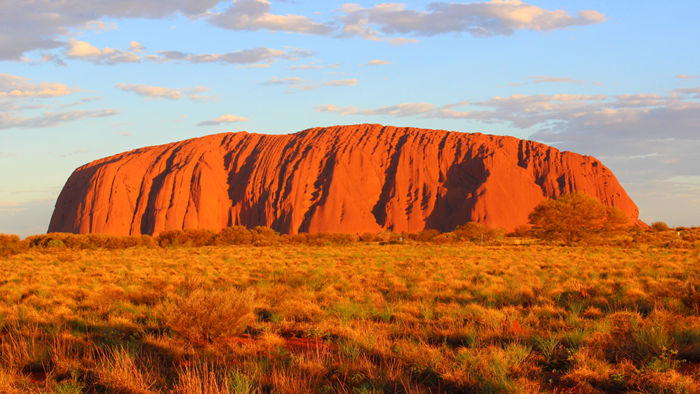 Travel guide to Uluru/Ayers Rock: things to do, accommodation, attractions