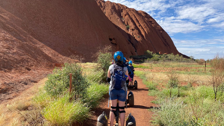 Travel guide to Uluru/Ayers Rock: things to do, accommodation, attractions