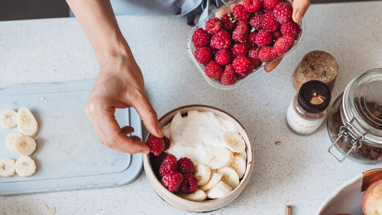 9 high-protein, low-calorie foods for healthy snacking